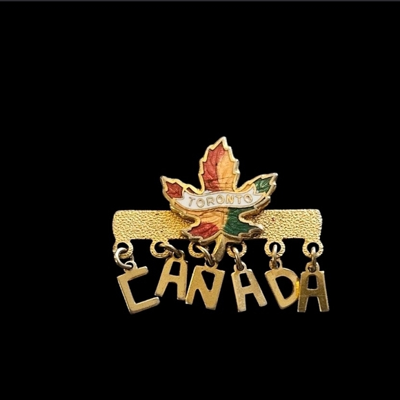Jewelry | Toronto Maple Leaf Gold Brooch | Poshmark